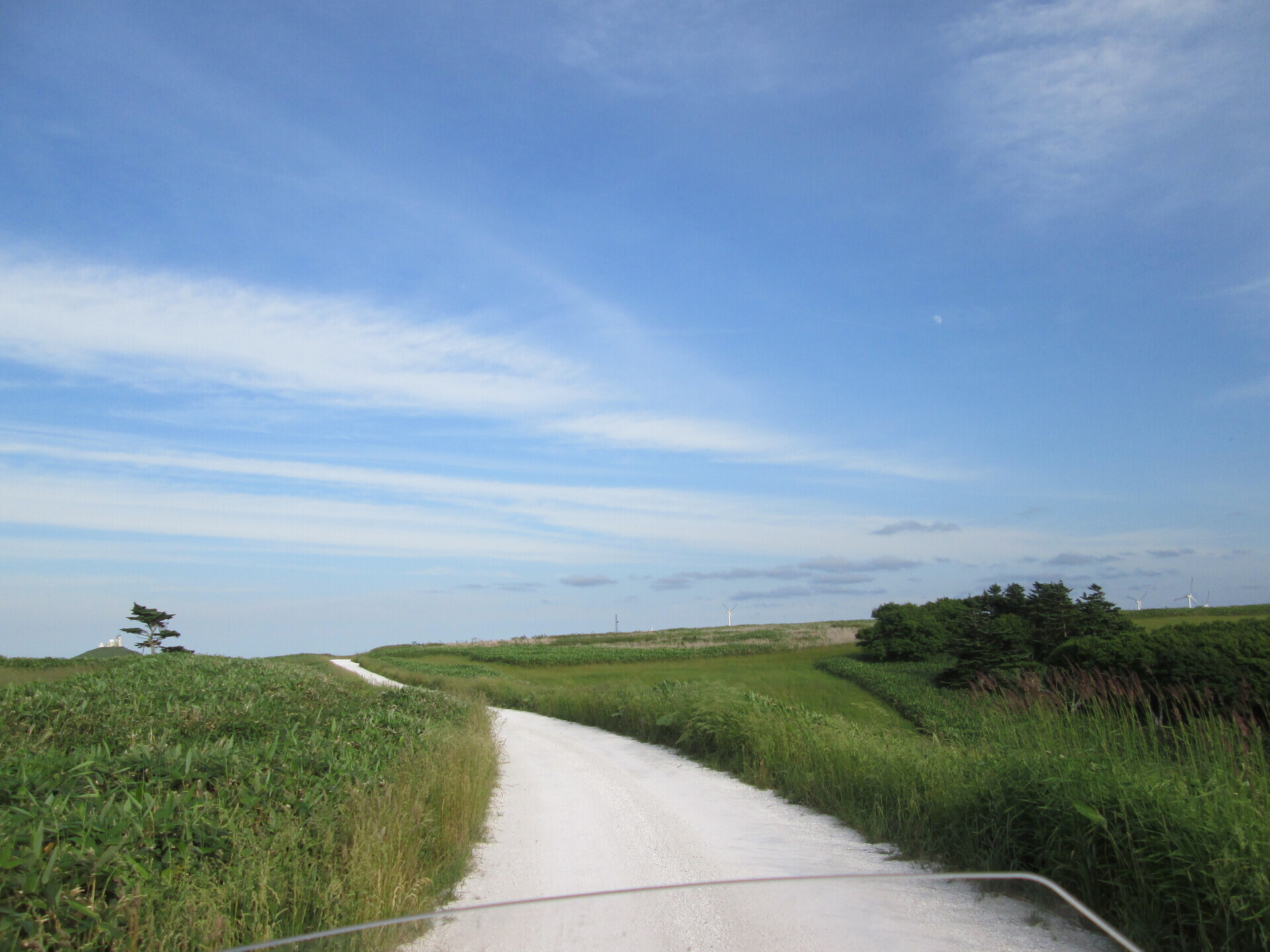 北海道ツーリング2025（オロロンライン、白い道）: 天気の良い休日に